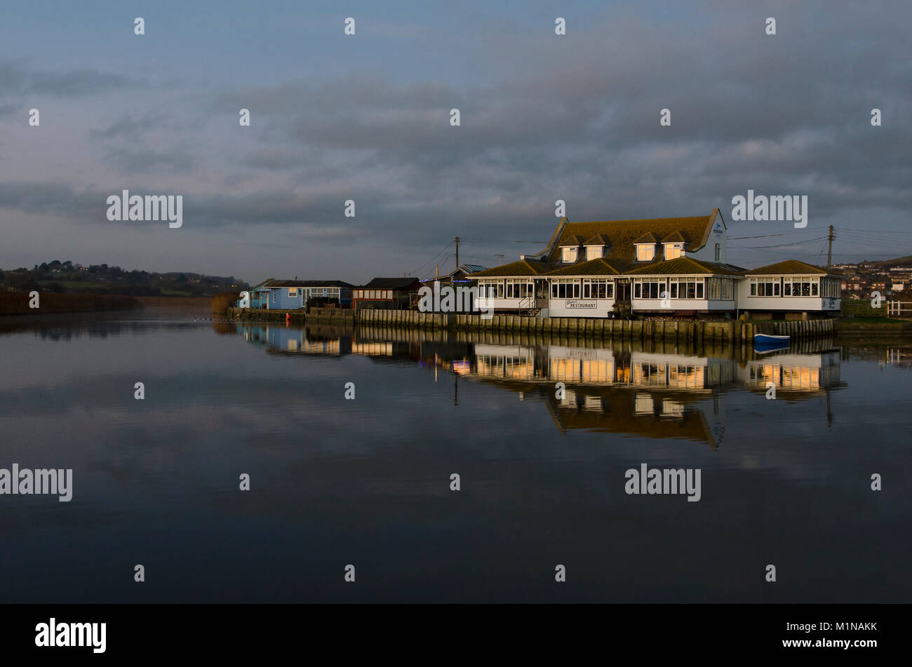 Reflecting sun on windows hi-res stock photography and images - Alamy