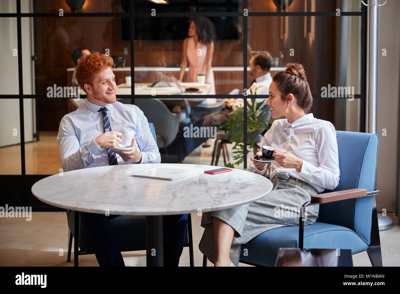 People talking over coffee hi-res stock photography and images - Alamy