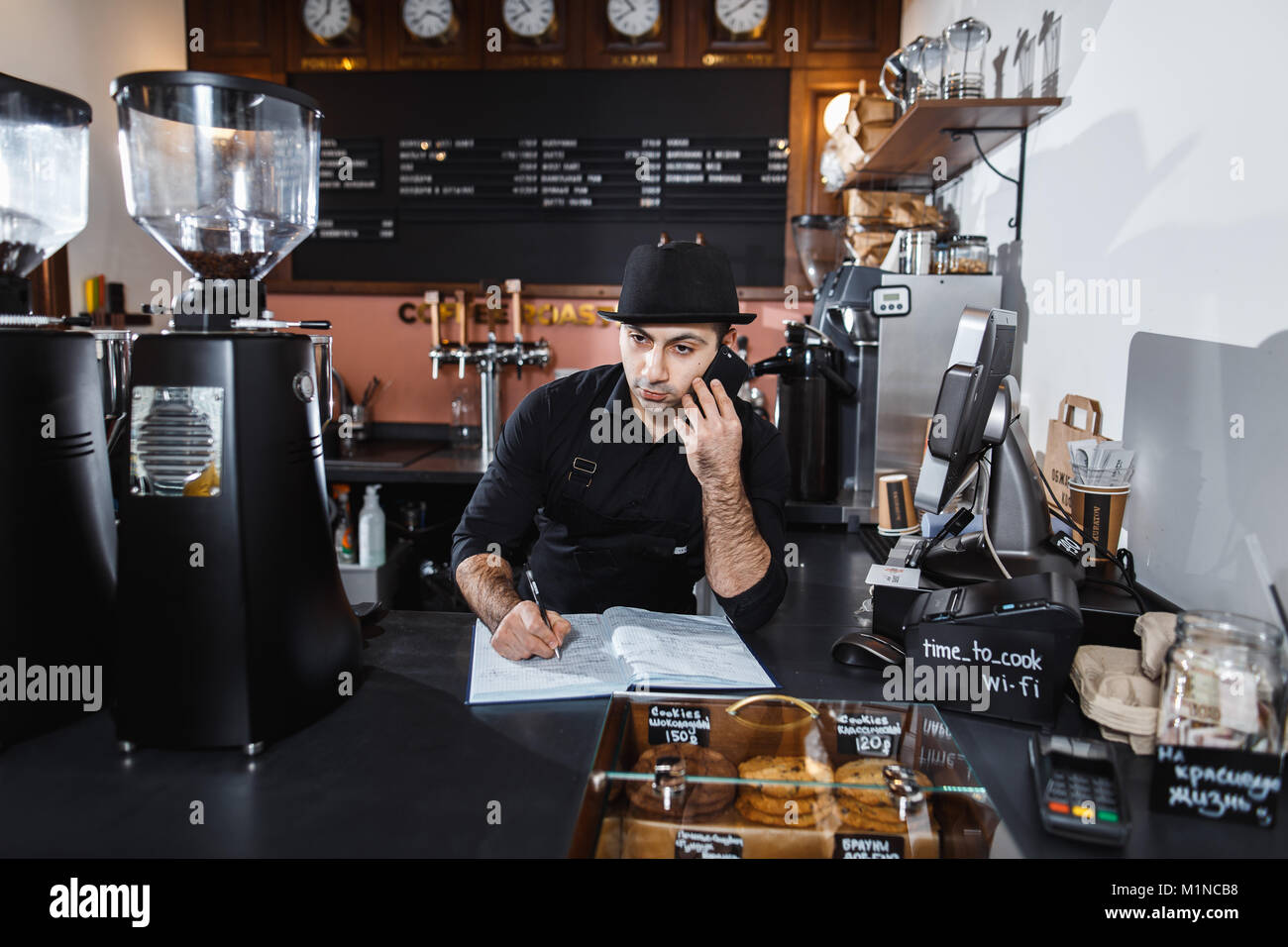 Barista make order Stock Photo - Alamy