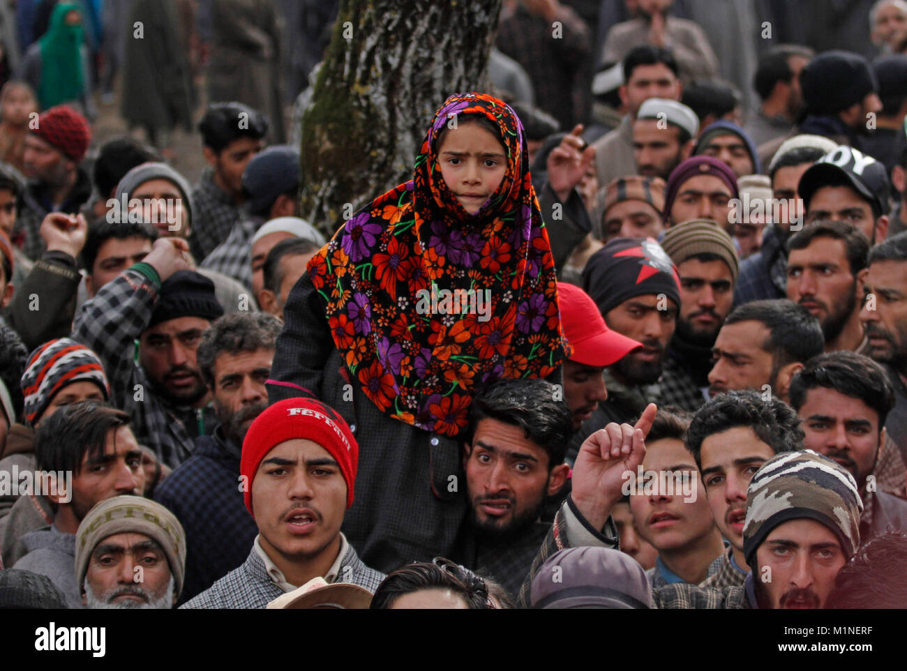 India. 30th Jan, 2018. A girl looking towards funeral procession of a ...