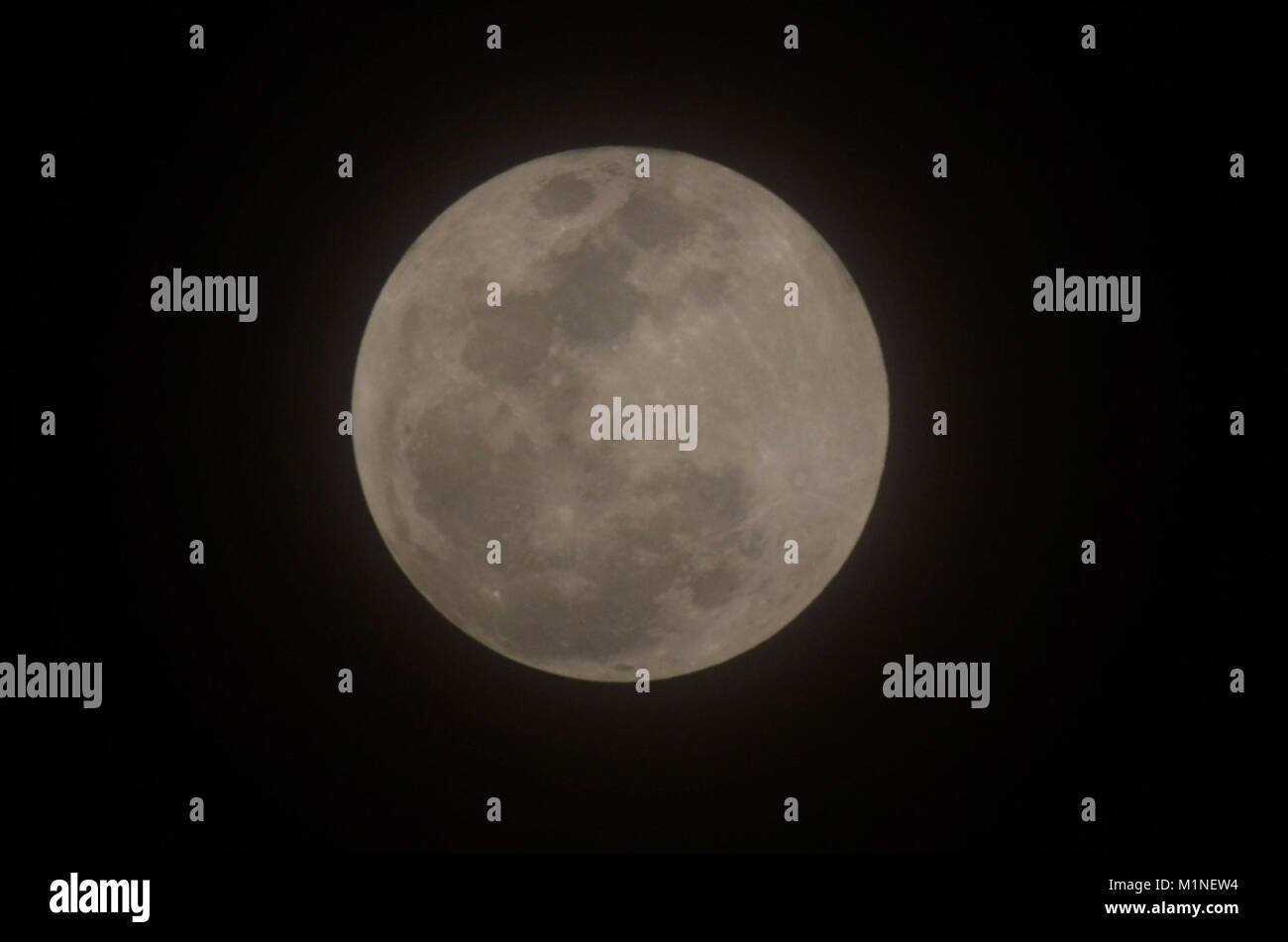 Lahore, Pakistan. 01st Feb, 2018. A view of the rare “Super Blue Blood ...