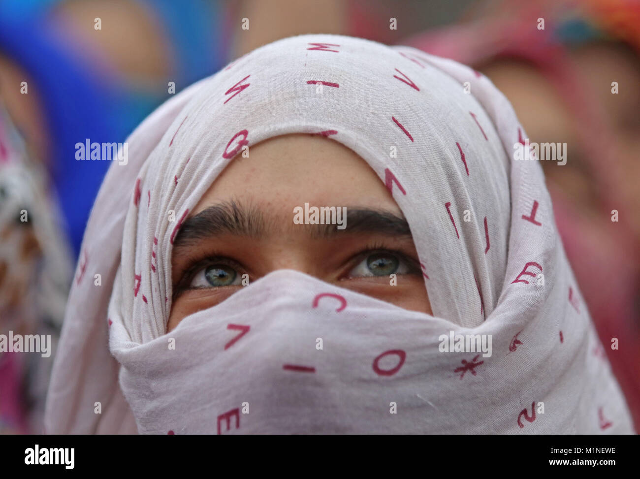 India. 31st Jan, 2018. A girl looking towards funeral procession of a ...