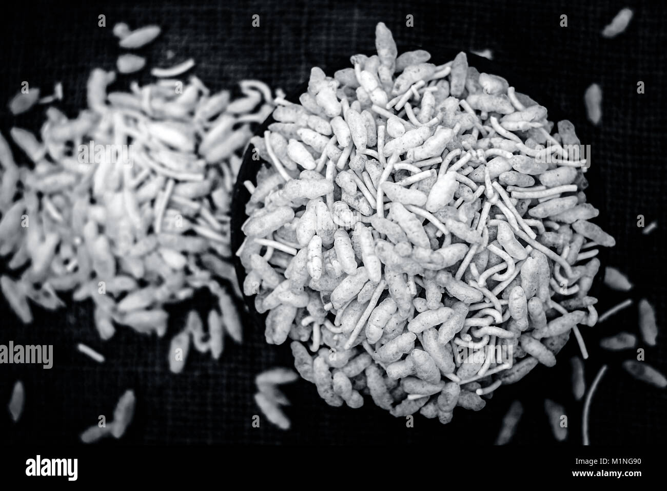 Close up of Indian snack Sev Mumra in a clay bowl Stock Photo - Alamy