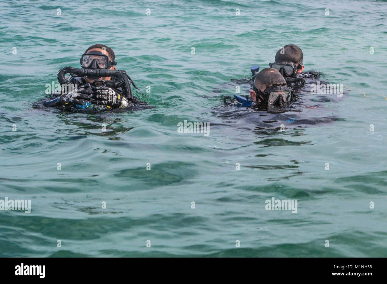 U.S. Marines with Charlie Company, 2d Reconnaissance Battalion, 2d ...