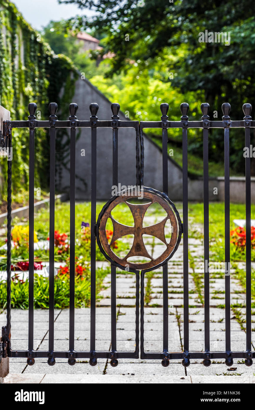 Entrance iron gate to the inner courtyard Stock Photo - Alamy