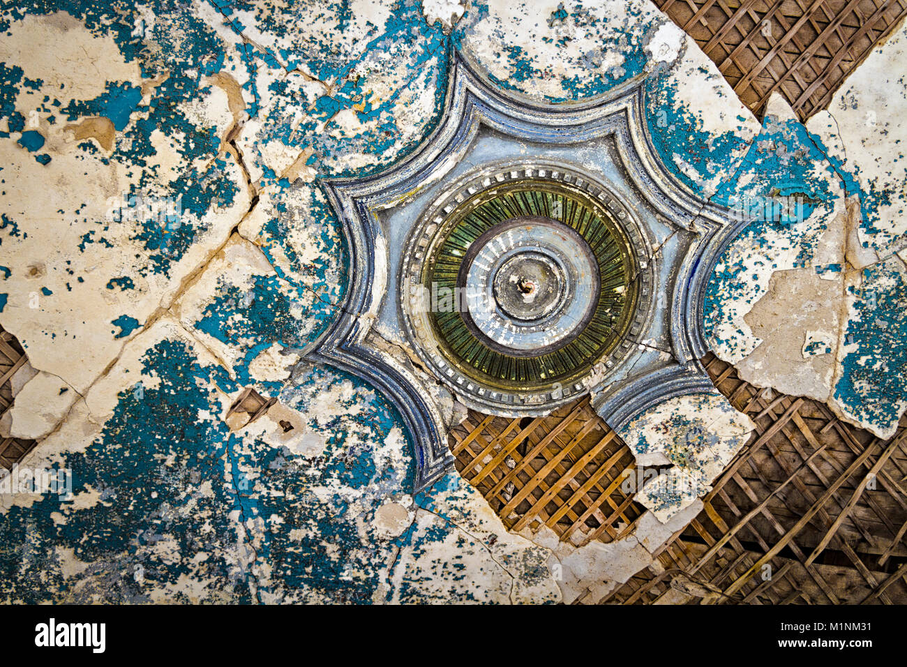 The fallen plaster of the ceiling of the old dilapidated historic ...