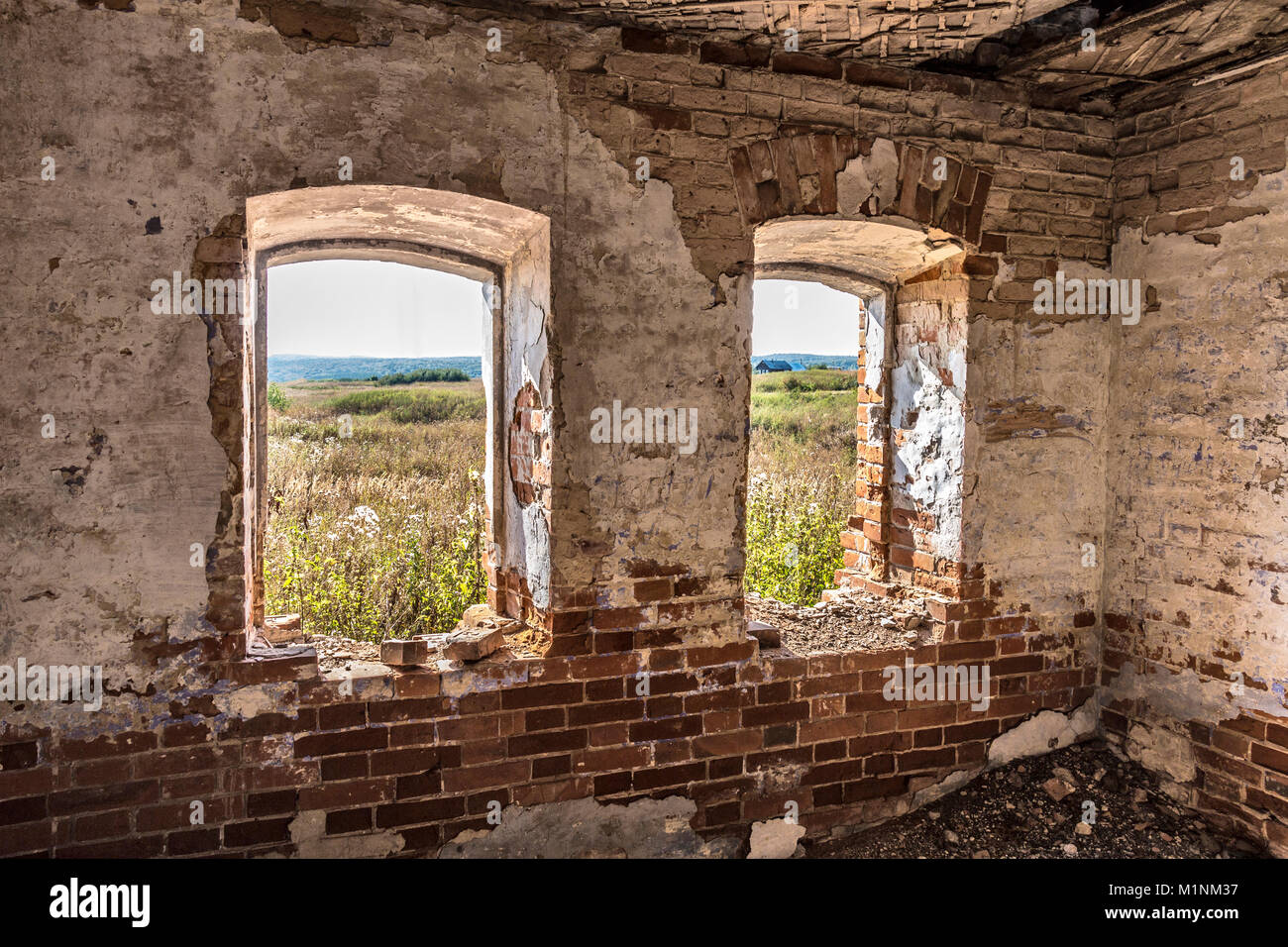 Inside an old dilapidated abandoned brick house Stock Photo - Alamy