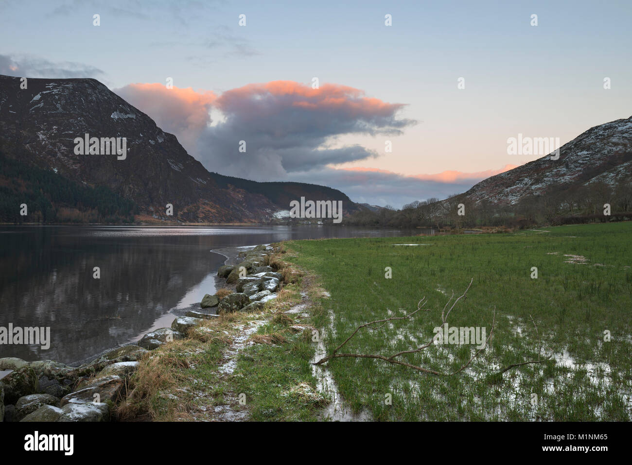 Beautiful sunrise landscape image in Winter of Llyn Cwellyn in ...