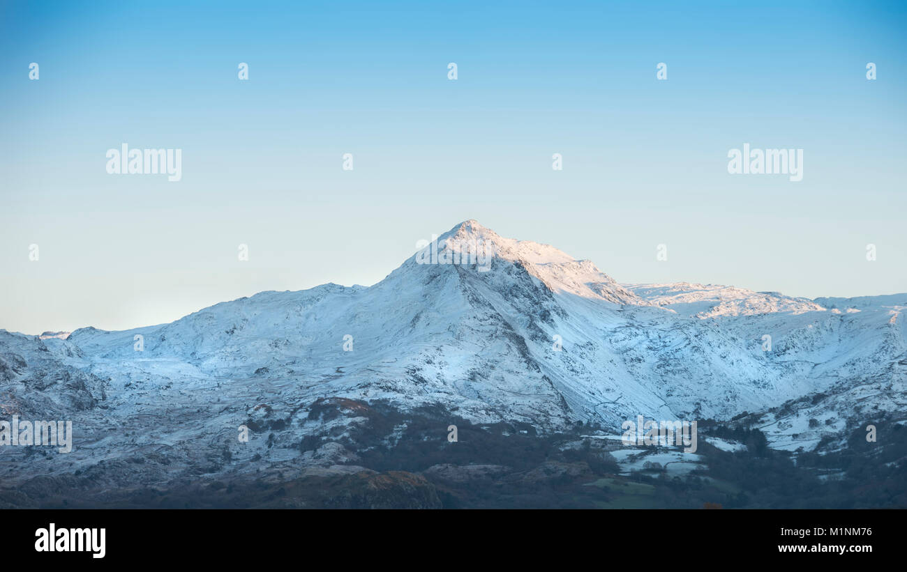 Beautiful Winter landscape image of Mount Snowdon and other peaks in ...