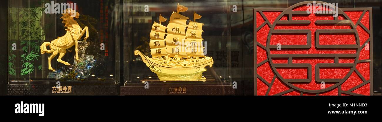 China gold shop jewellery hi-res stock photography and images - Alamy