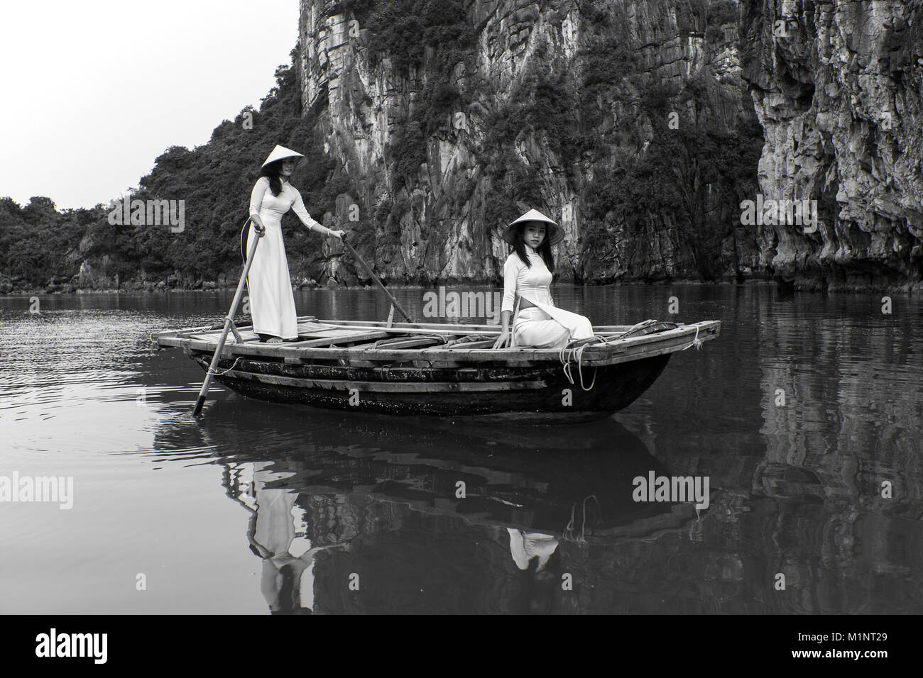Two girls rowing boat in hi-res stock photography and images - Alamy