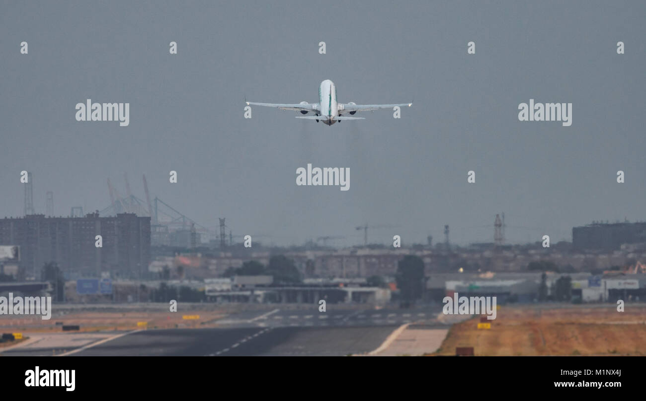 Commercial plane taking off dusk hi-res stock photography and images ...