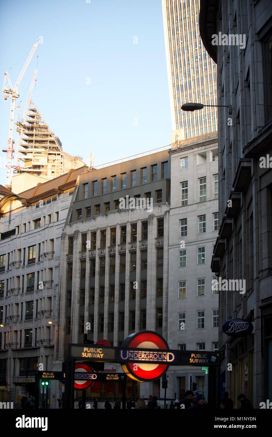 London, Monument, Lower Thames street Stock Photo - Alamy