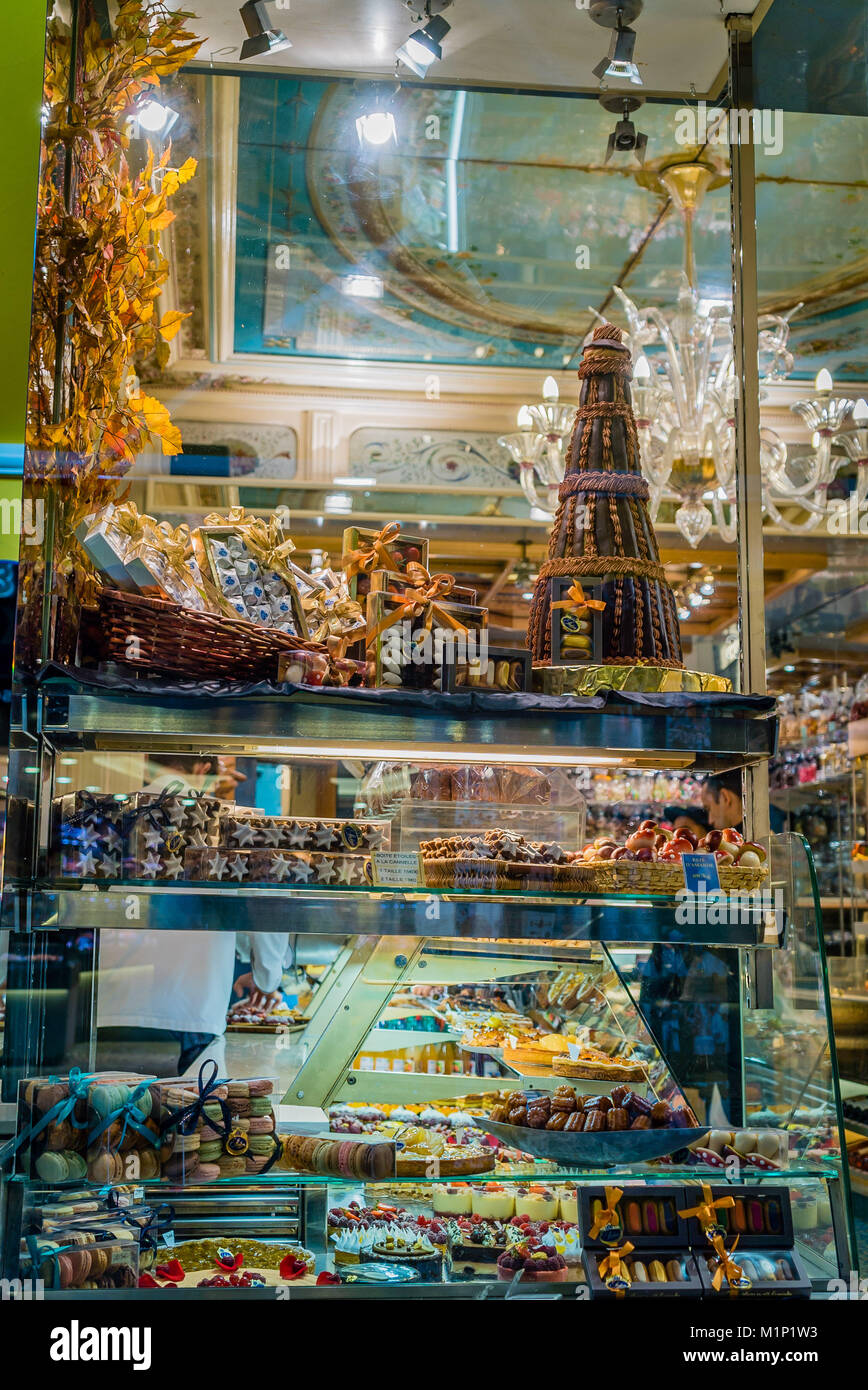 Sweets and chocolates in display window in Paris by night Stock Photo ...