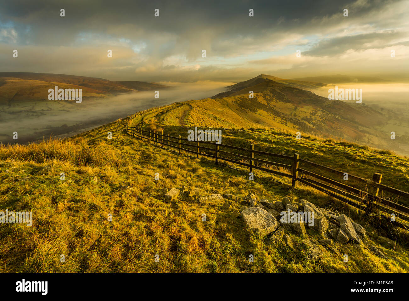 View from Mam Tor of fog in Hope Valley at sunrise, Castleton, Peak ...