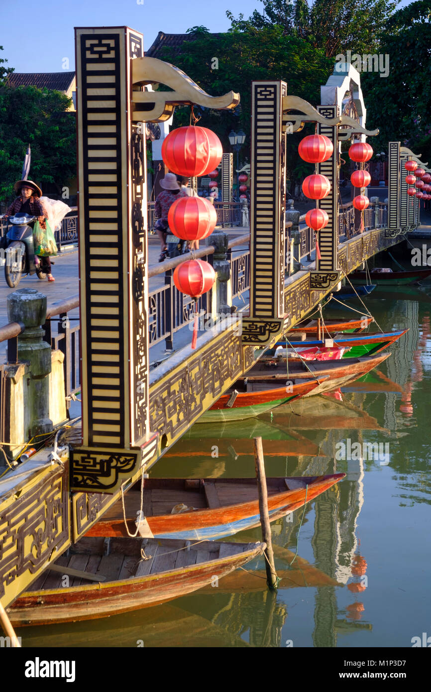 Lantern bridge hi-res stock photography and images - Alamy