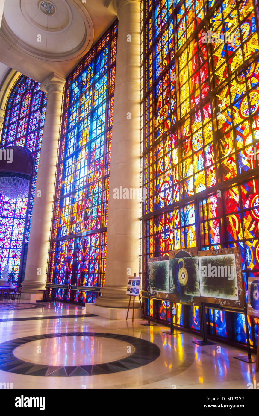 Interior of the Basilica of Our Lady of Peace, Yamassoukrou, Ivory ...