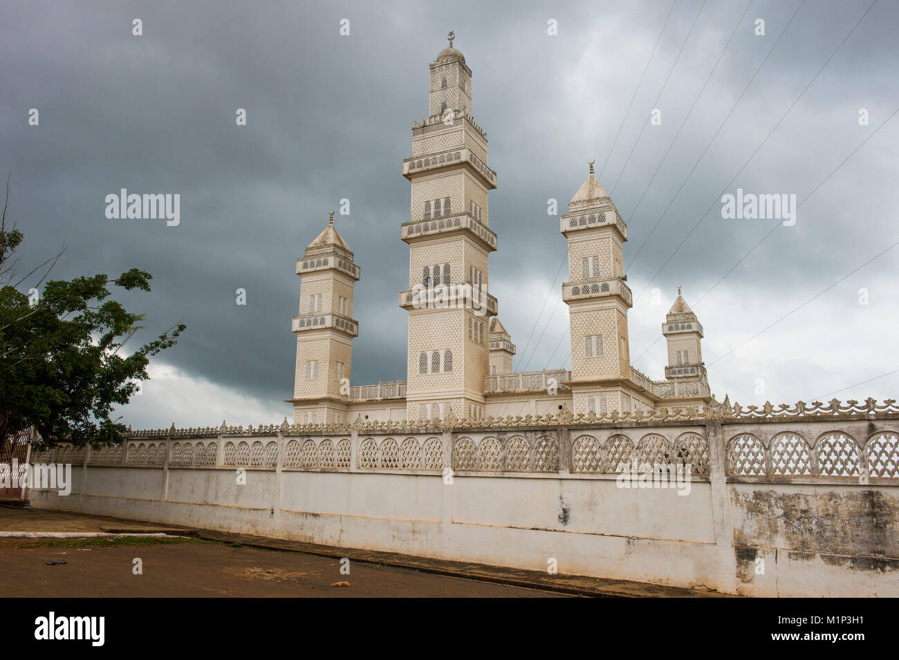 Central Mosque of Yamassoukrou, Ivory Coast, West Africa, Africa Stock ...