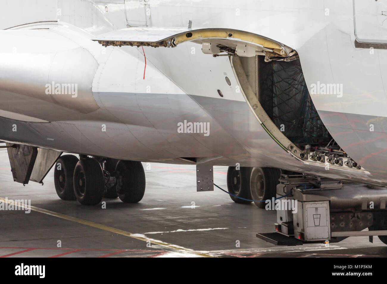 Luggage cargo airplane hi-res stock photography and images - Alamy