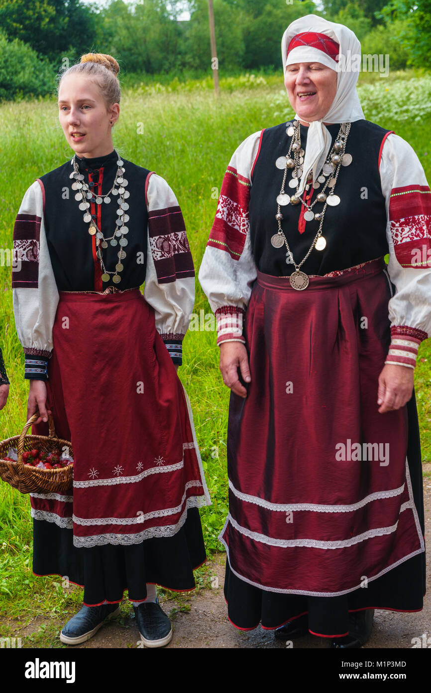 Seto mother and daughter, singing polyphonically at a Feast Day ...