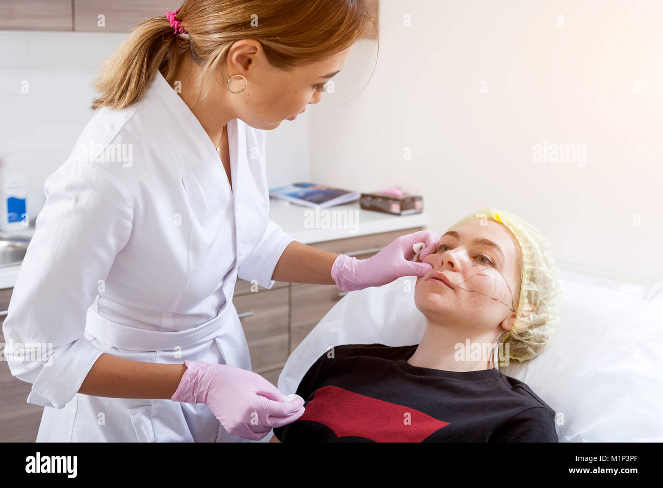 Cosmetic procedure for correction of cheekbones with the help of Botox ...