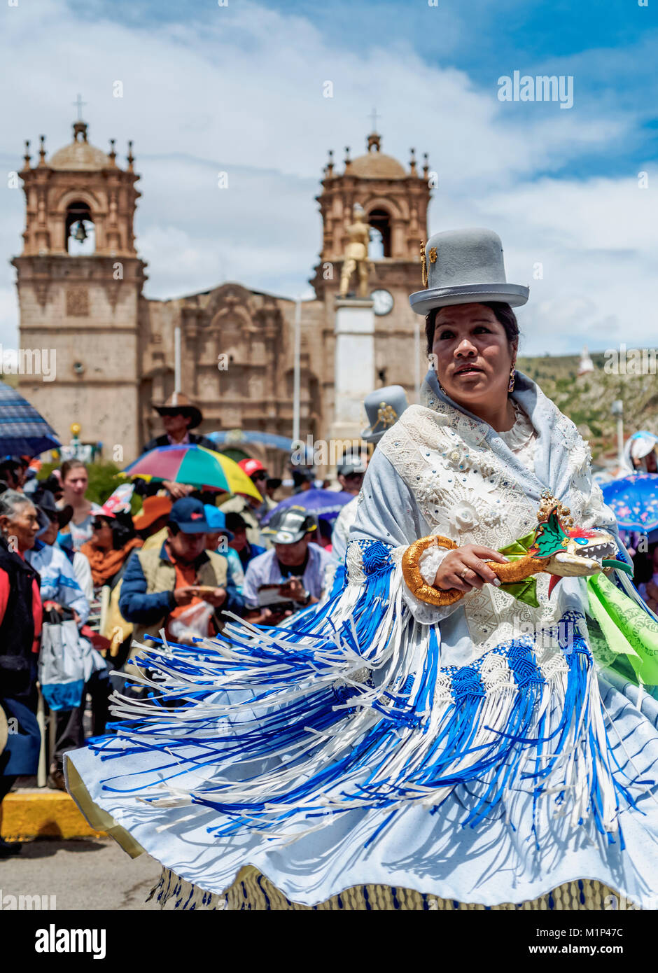Virgen de la candelaria fiesta peru hi-res stock photography and images ...