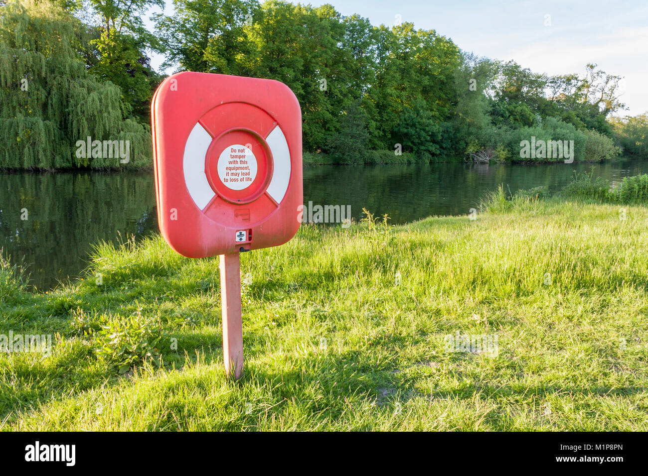 Life ring and the river thames hi-res stock photography and images - Alamy