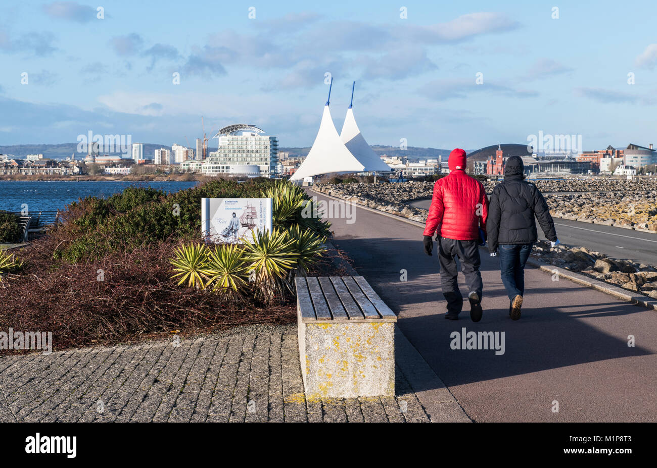 Cardiff bay barrage and walkway hi-res stock photography and images - Alamy
