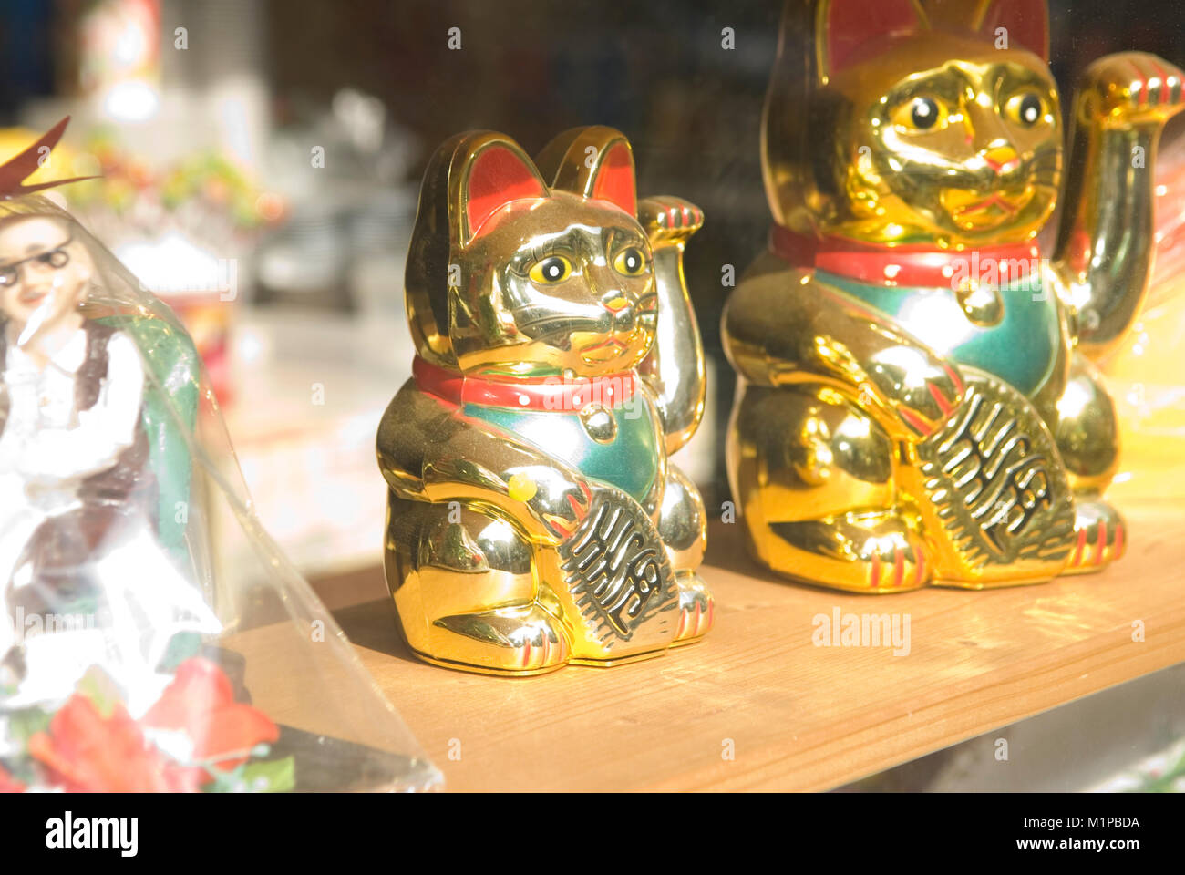 Chinese Cat Waving High Resolution Stock Photography and Images - Alamy