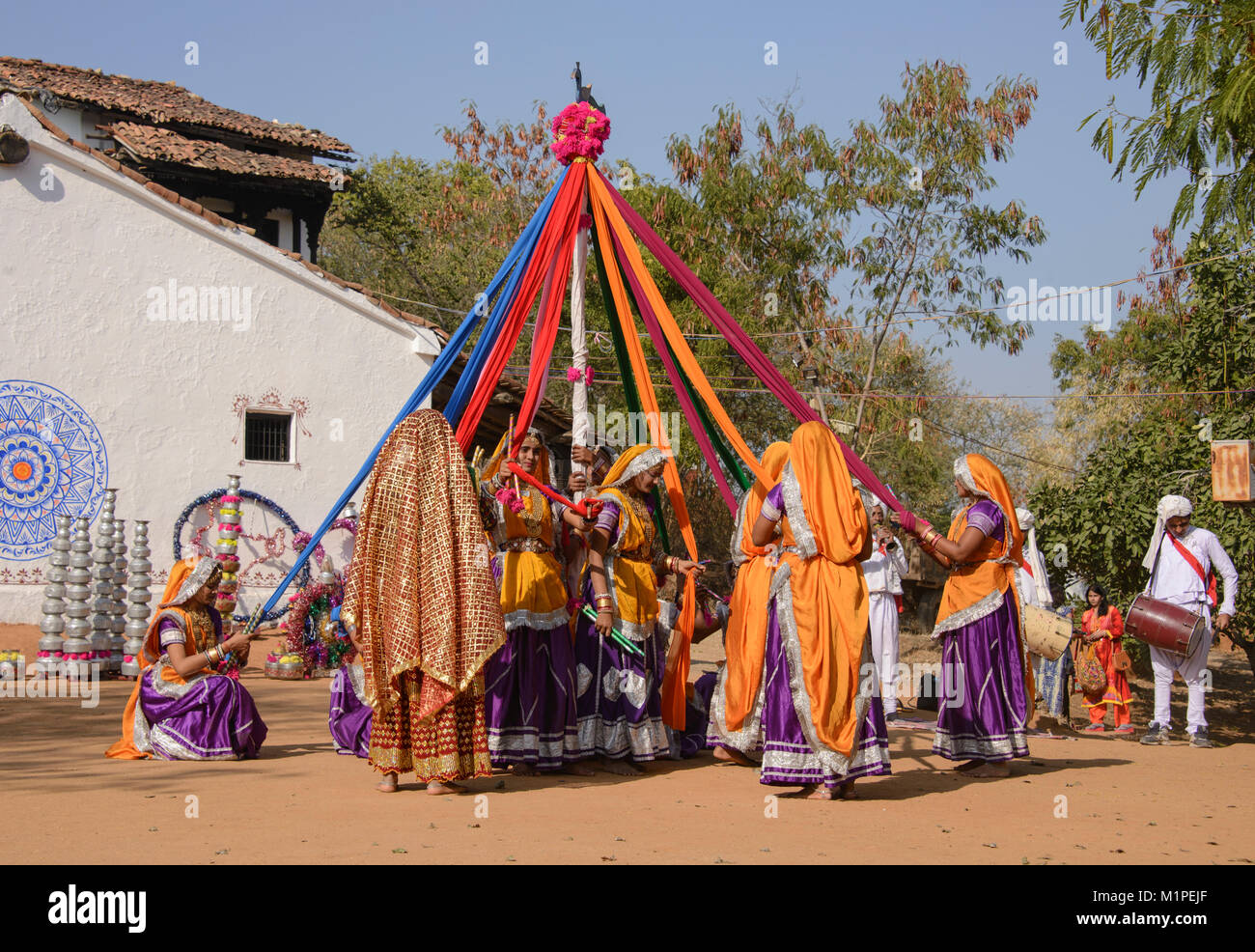 Folk dance of india hi-res stock photography and images - Alamy