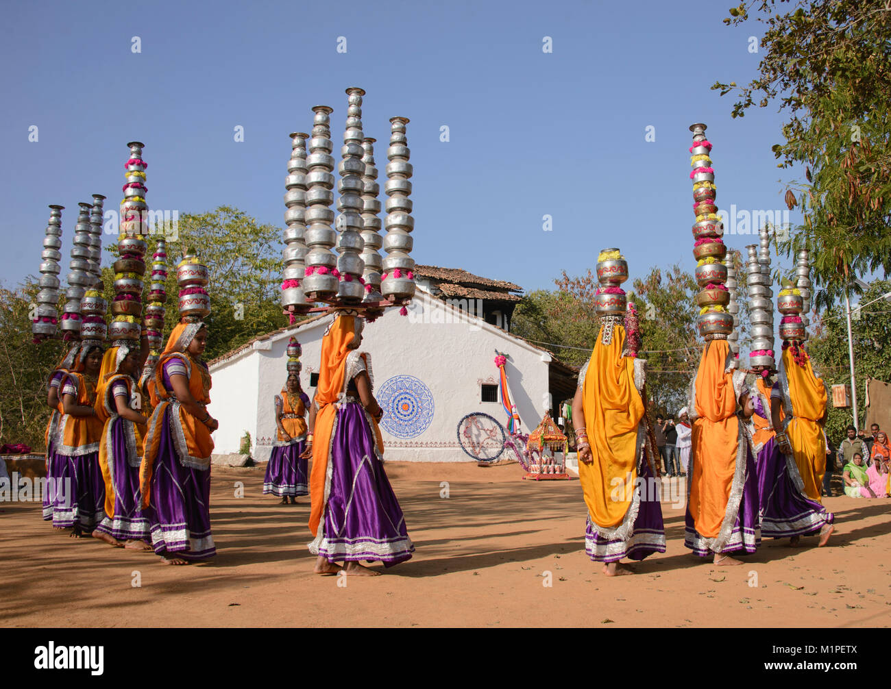 Bhavai dance hi-res stock photography and images - Alamy