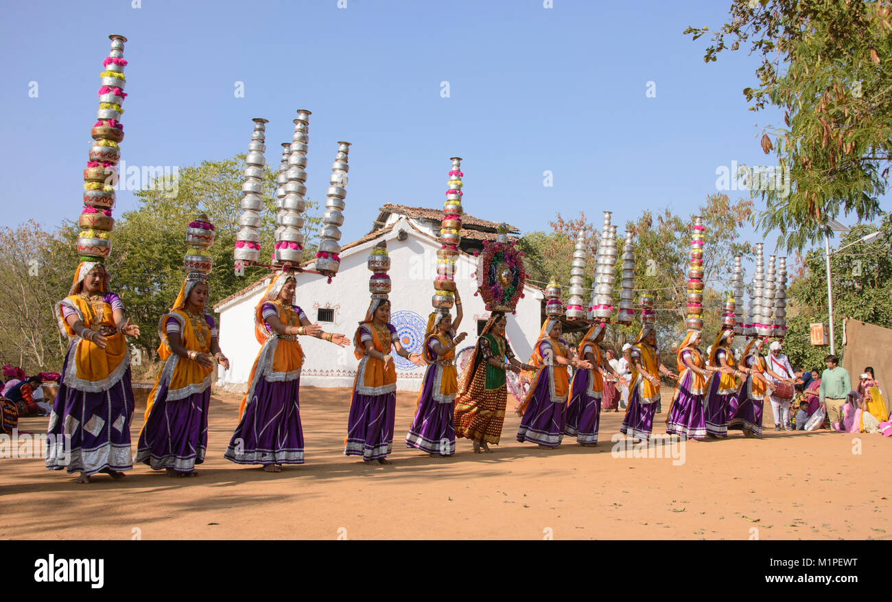 Bhavai folk dance hi-res stock photography and images - Alamy