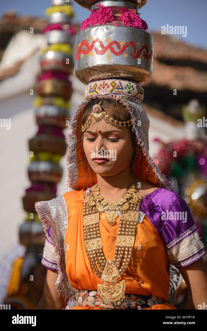 Bhavai dance hi-res stock photography and images - Alamy