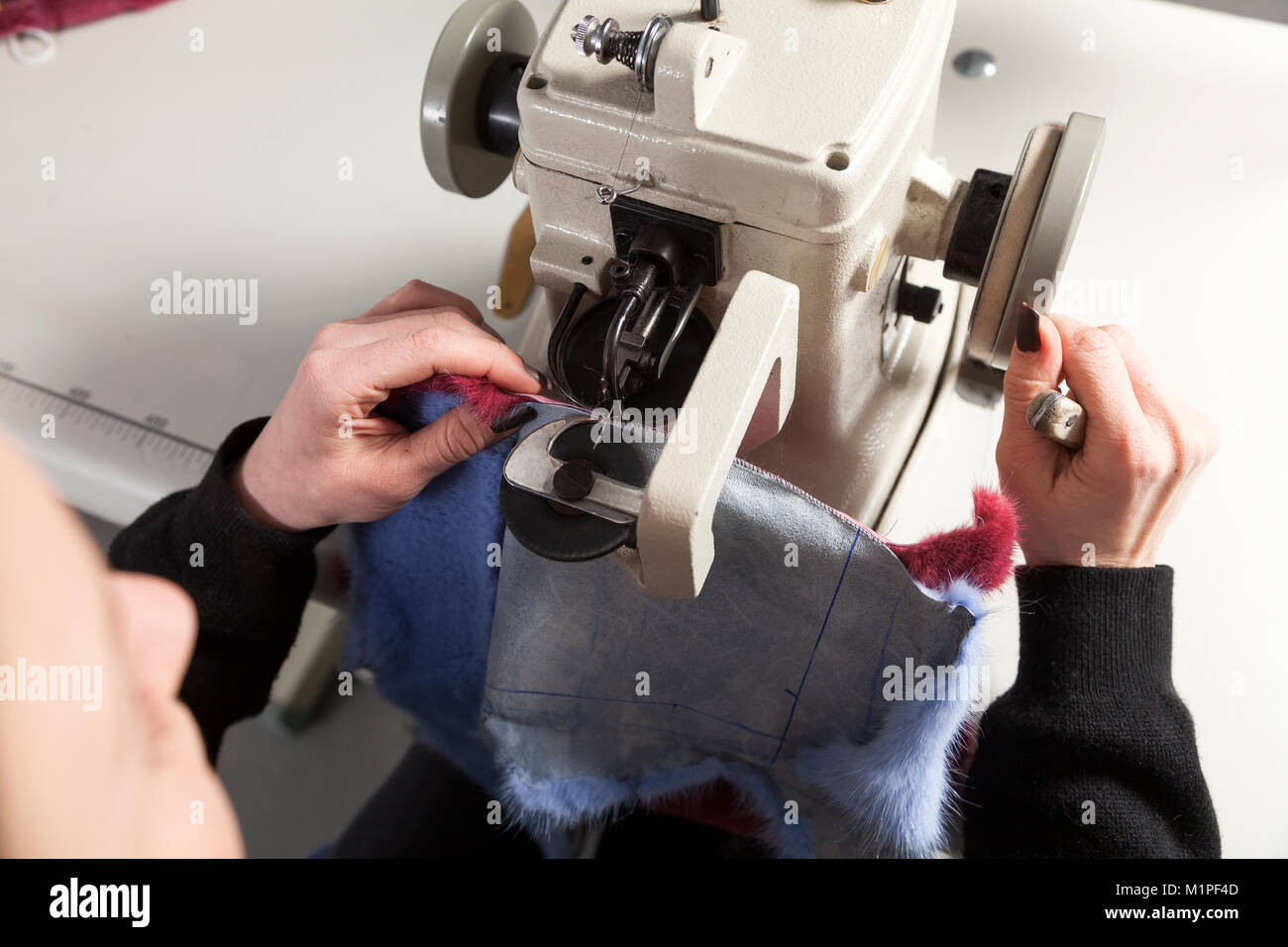 Girl works sewing machine hi-res stock photography and images - Alamy