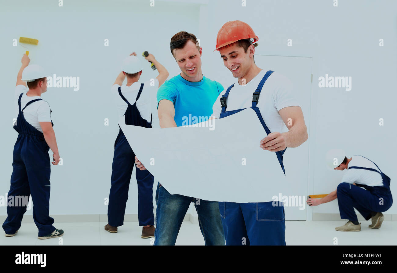 Architect and client discussing the plan of the building Stock Photo ...