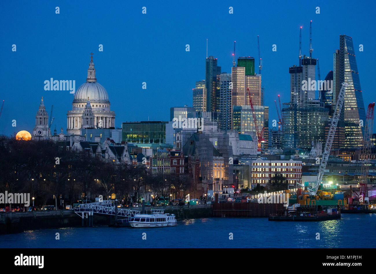 The Supermoon, Blue Moon and Blood Moon, rises over St Pauls Cathedral ...