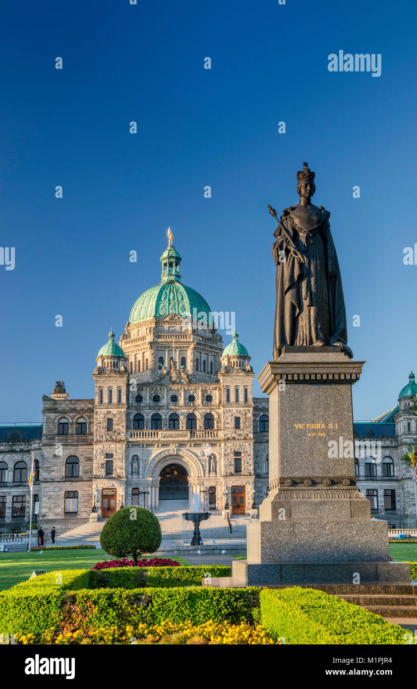 Queen Victoria statue in front of Parliament Buildings, Neo-Baroque ...