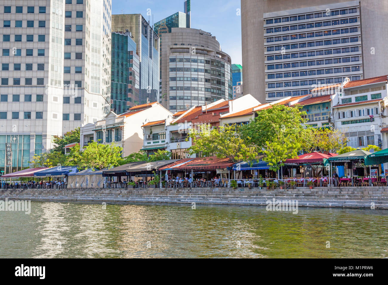 BOAT QUAY, SINGAPORE - AUGUST 17, 2009: Traditional shophouses at Boat ...