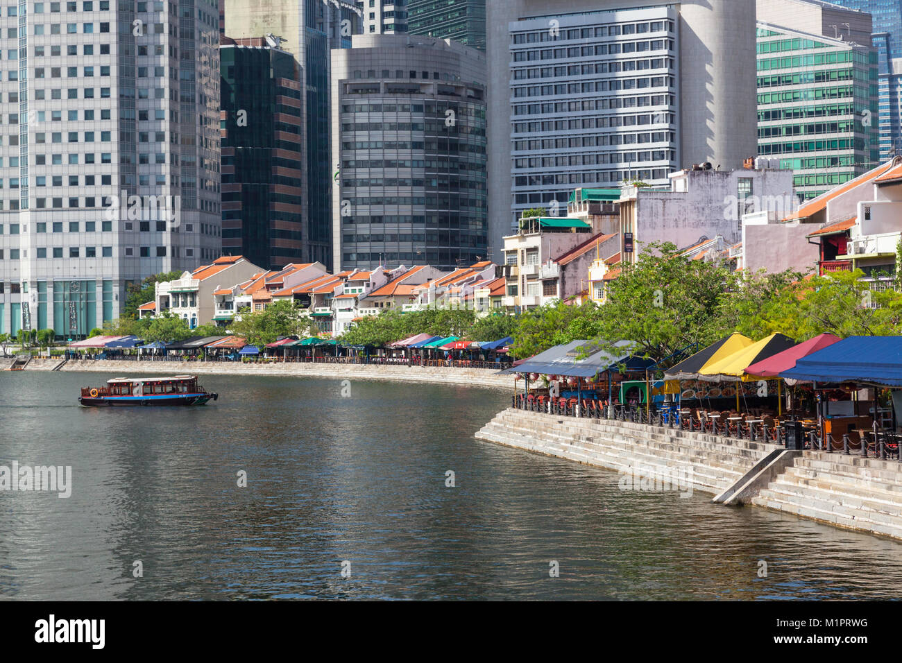 BOAT QUAY, SINGAPORE - AUGUST 18, 2009: Traditional shophouses at Boat ...