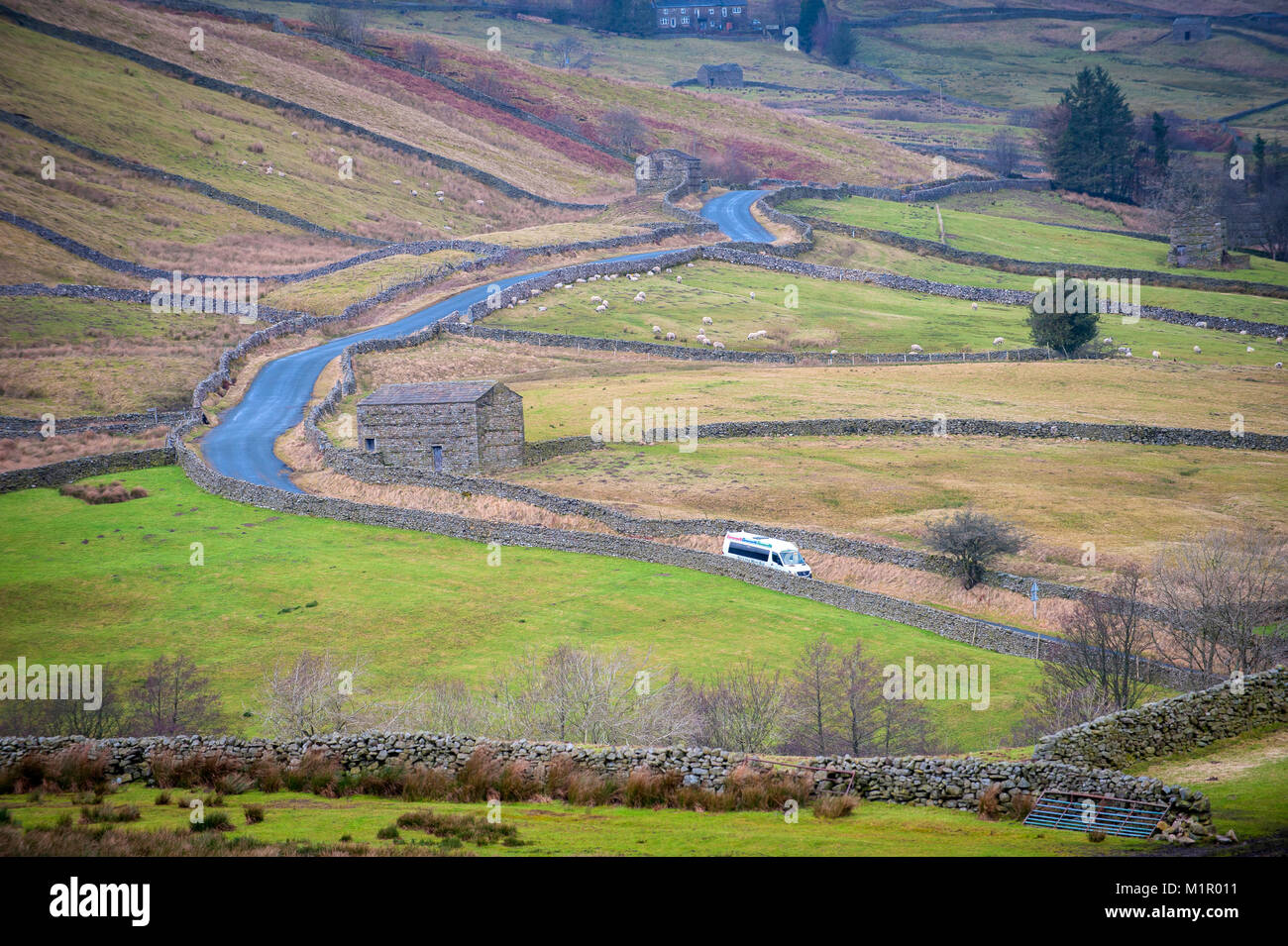 White shuttle bus hi-res stock photography and images - Alamy
