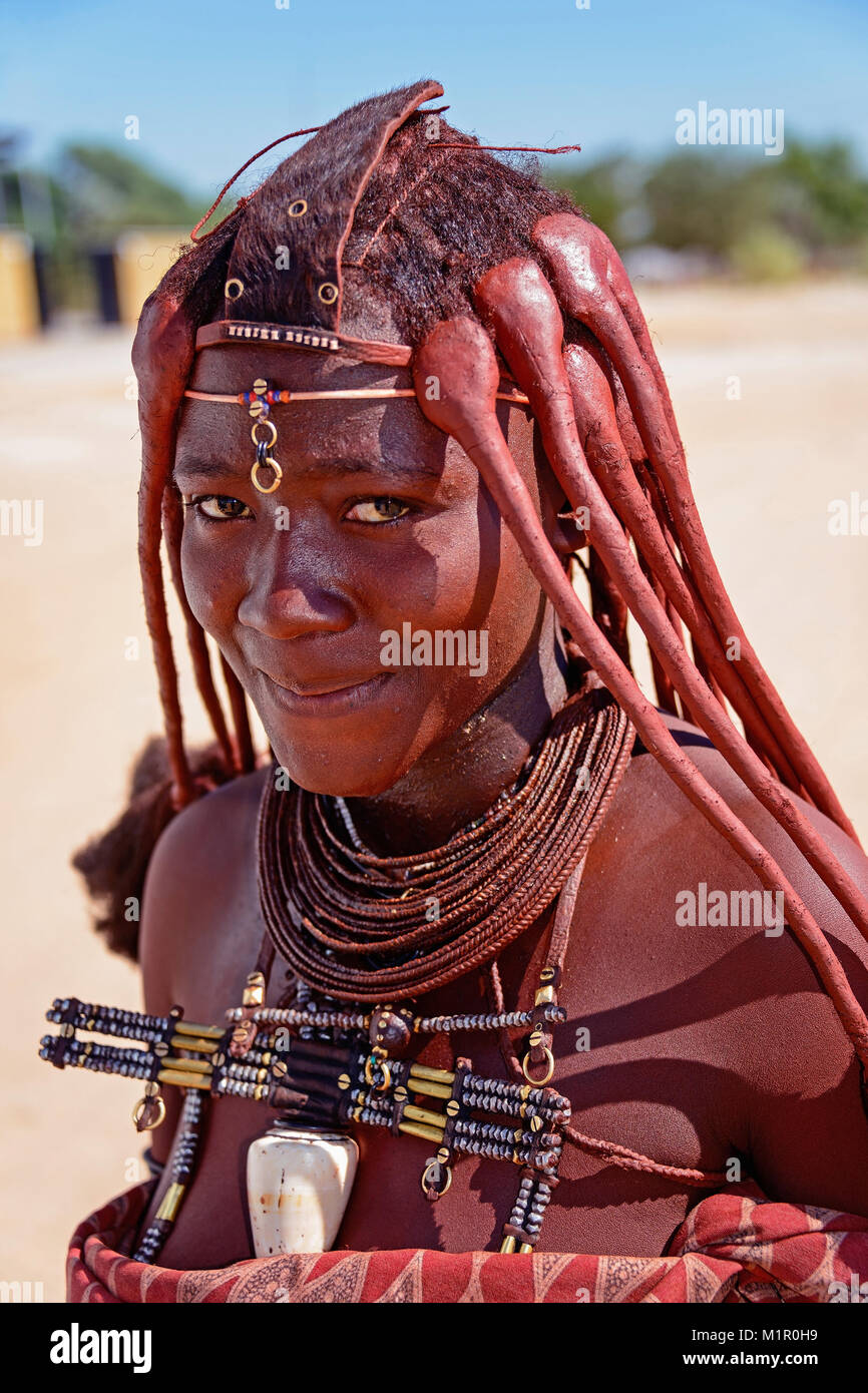 Himba frau namibia afrika hi-res stock photography and images - Alamy