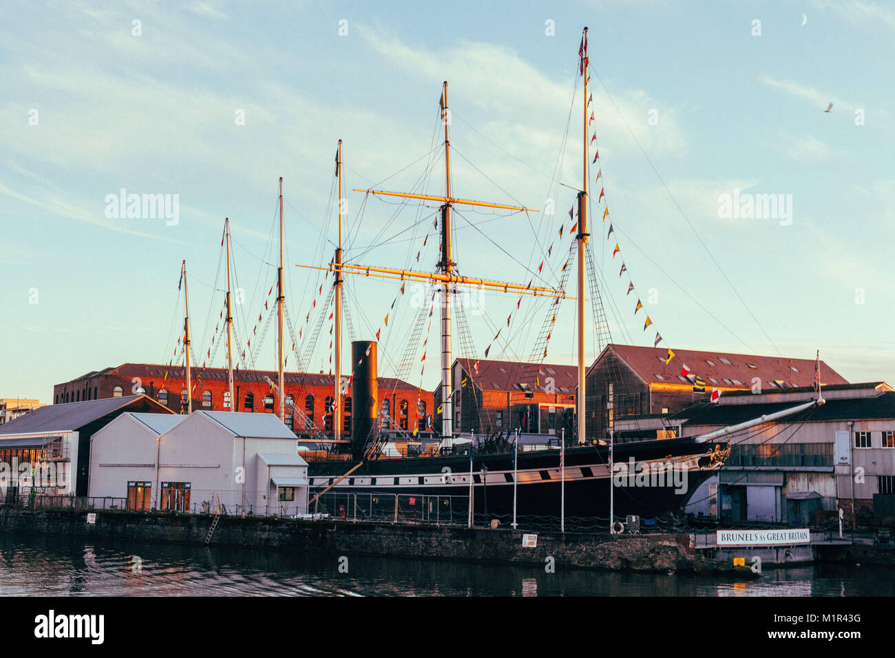 Ship english channel 2017 hi-res stock photography and images - Alamy