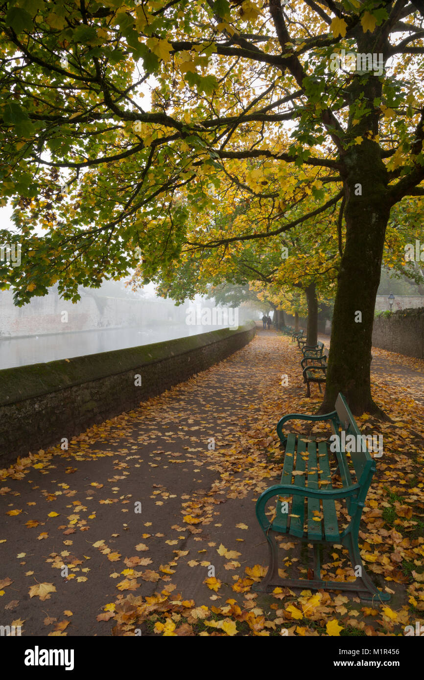 Moat row hi-res stock photography and images - Alamy