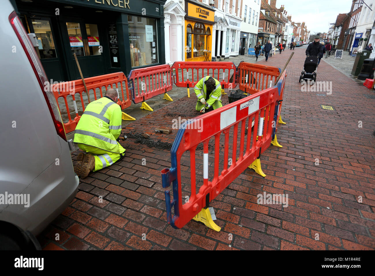 Pothole fixing hi-res stock photography and images - Alamy