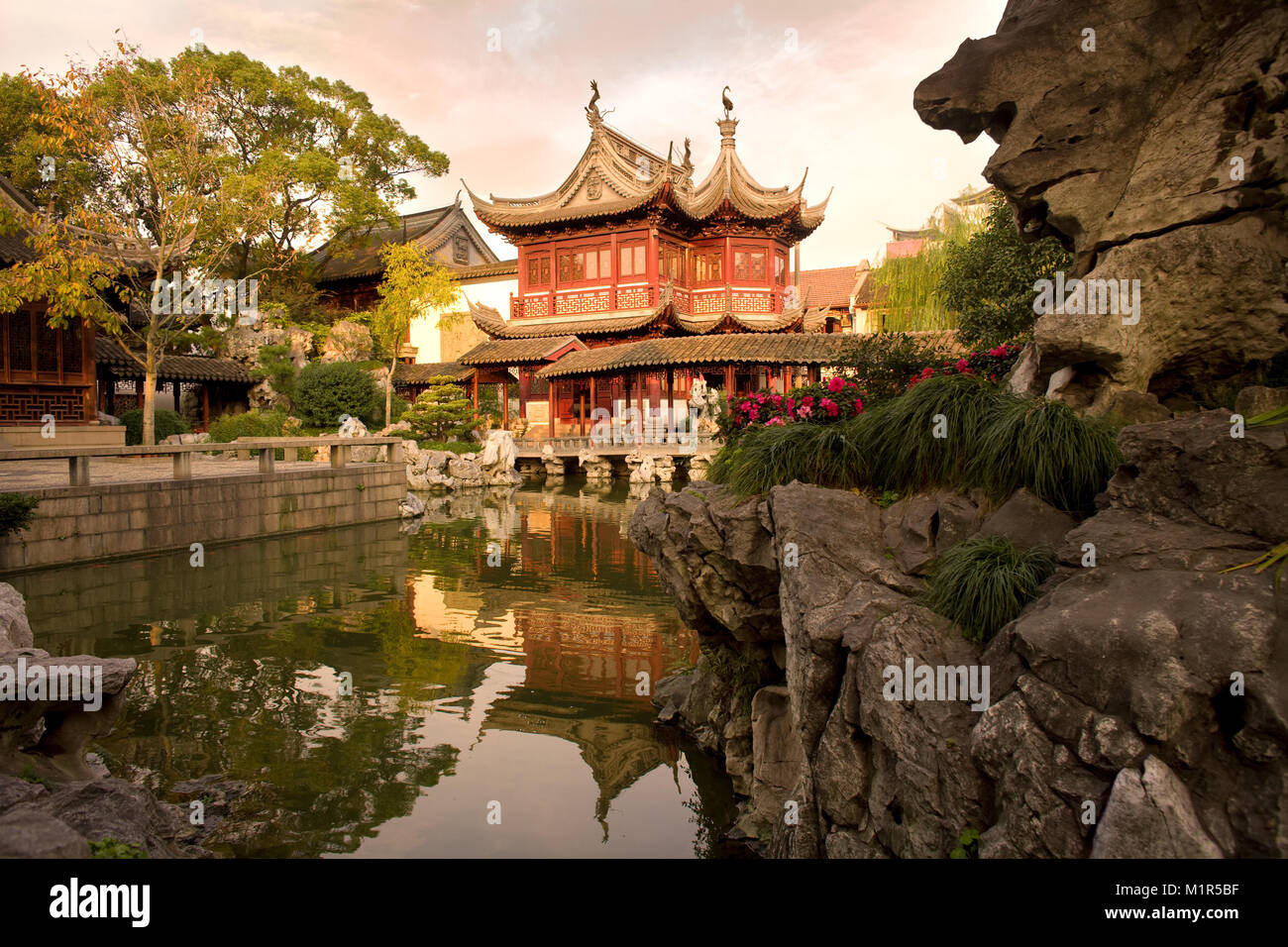 Yu garden hi-res stock photography and images - Alamy