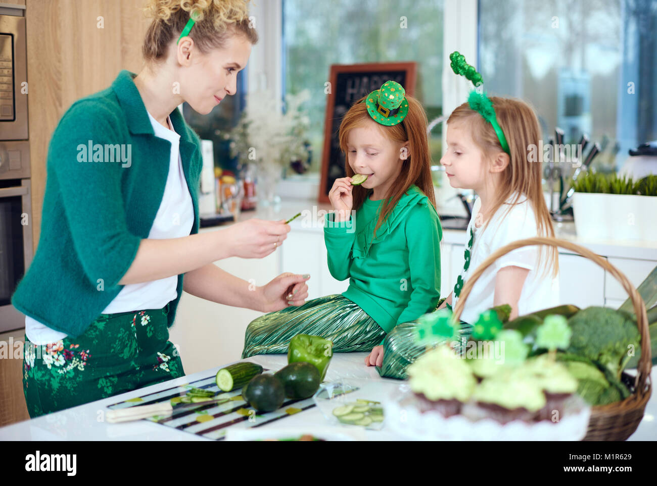 Mother children home ireland hi-res stock photography and images - Alamy