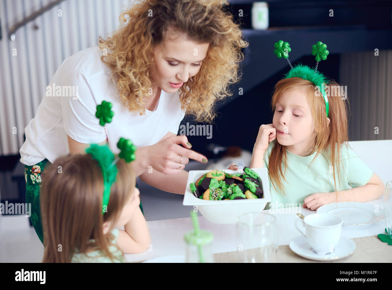 Giving food children hi-res stock photography and images - Alamy