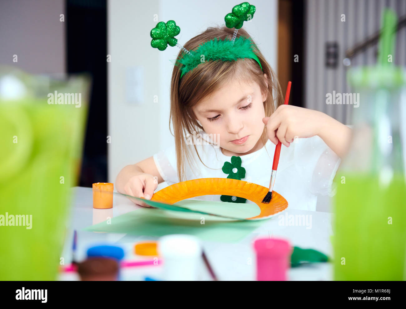 Children doing craft hi-res stock photography and images - Alamy