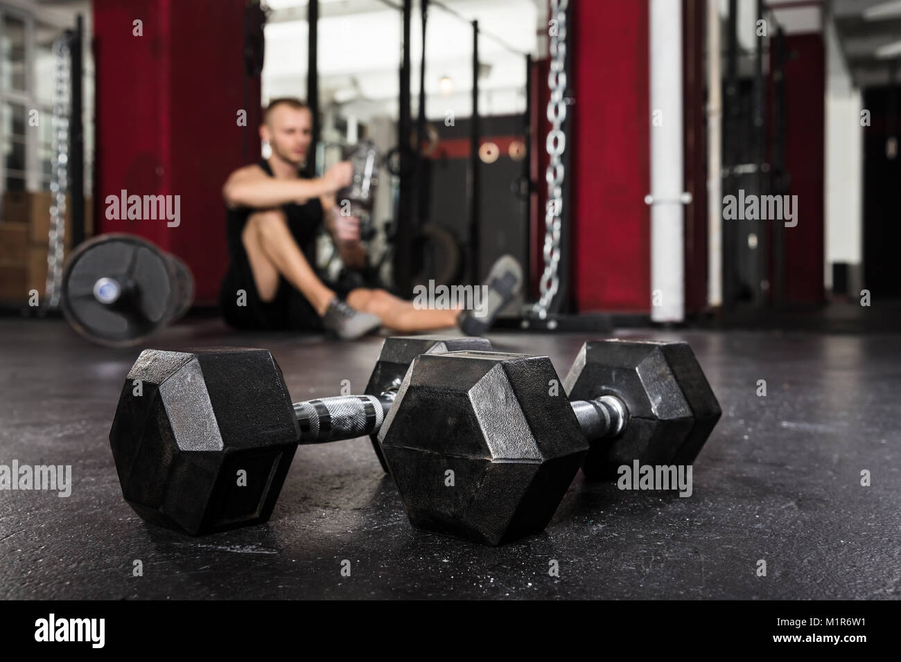 Holding one pound dumbbells hi-res stock photography and images - Alamy