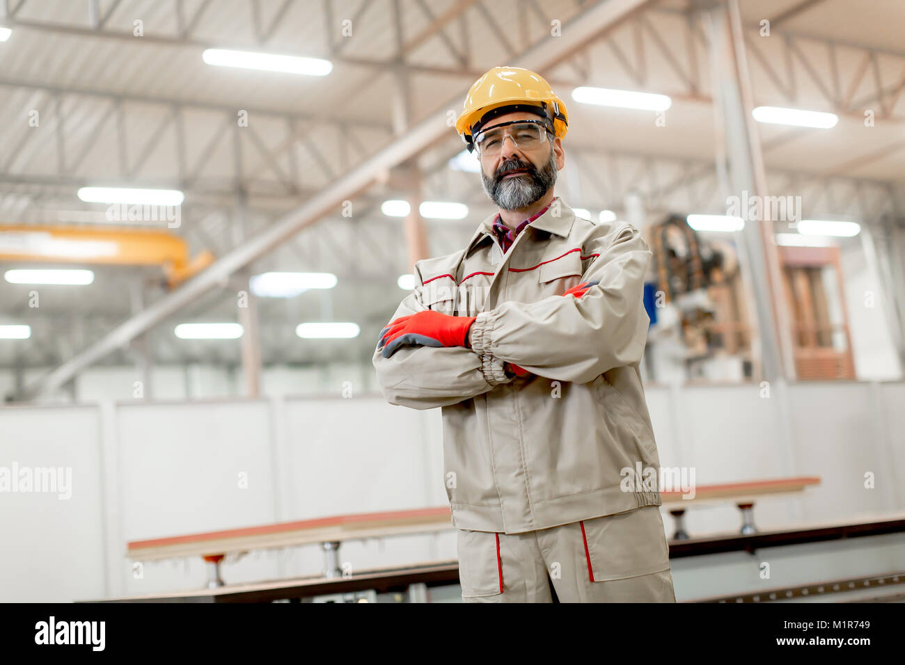 Man working in factory hi-res stock photography and images - Alamy
